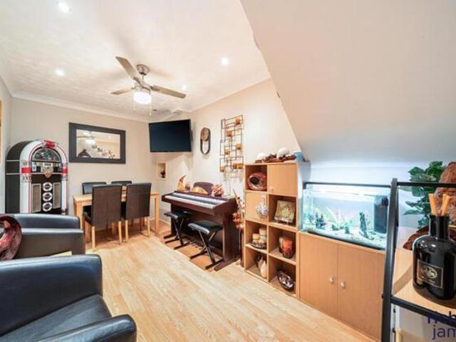 House 3 Bedroom For Sale Swindon Swindon 300000 ELS100648631