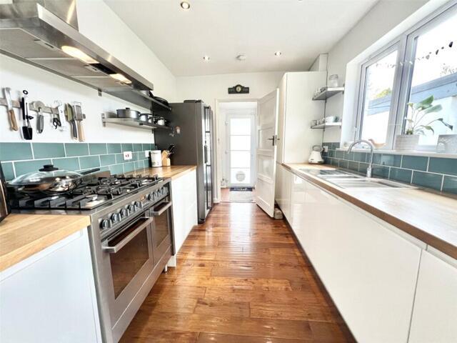 House 3 Bedroom For Sale Swindon Swindon 410000 ELS100426189