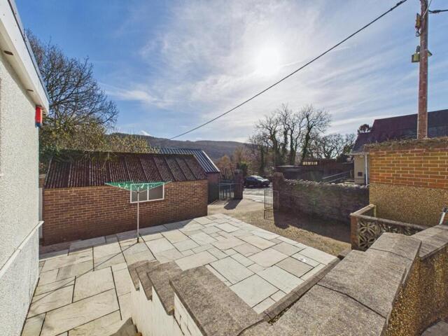 House 3 Bedroom For Sale Pontardawe Pontardawe 300000 ES100917489