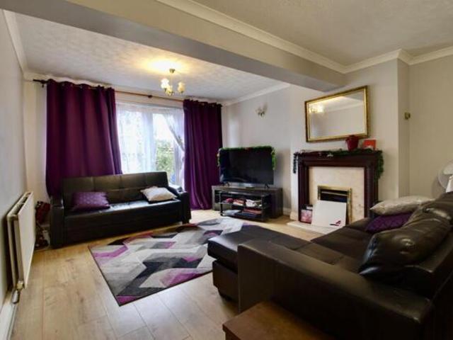 House 3 Bedroom For Sale Romford Greater London 400000 ELS100132311