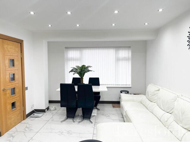 House 3 Bedroom For Sale Romford Greater London 475000 ES100917613