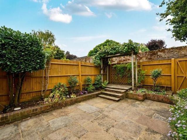 House 3 Bedroom For Sale Weybridge Surrey 625000 ES100058122