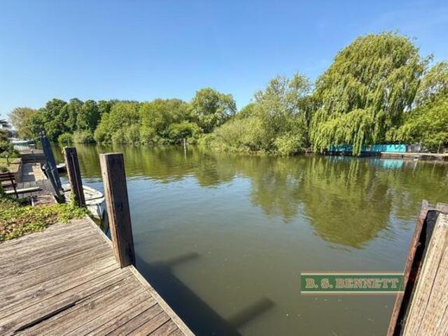 House 3 Bedroom For Sale Wraysbury Berkshire 950000 ES98278322