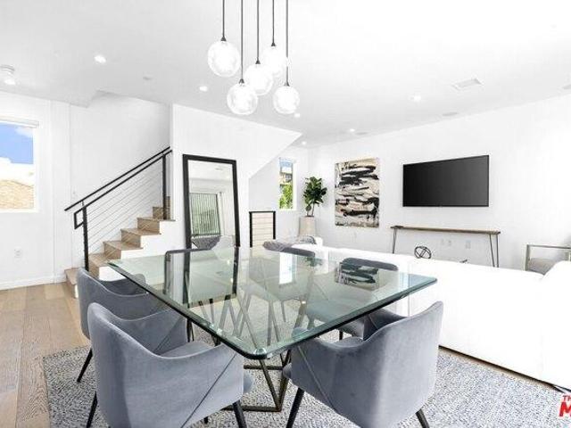 house 3 bedroom, Los Angeles CA 90038 DLS89253271