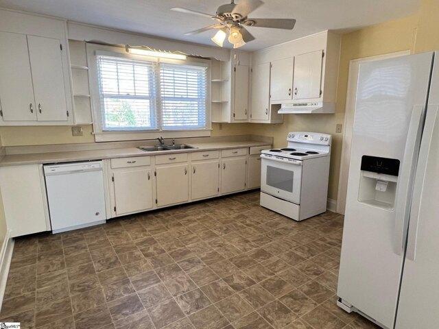 house 3 bedroom, Taylors SC 29687 DLS89125798