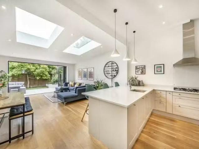 House terraced for sale in Valnay Street, London, SW17 Ref.