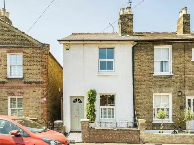 House terraced for sale in Worple Road, Old Isleworth, TW7.