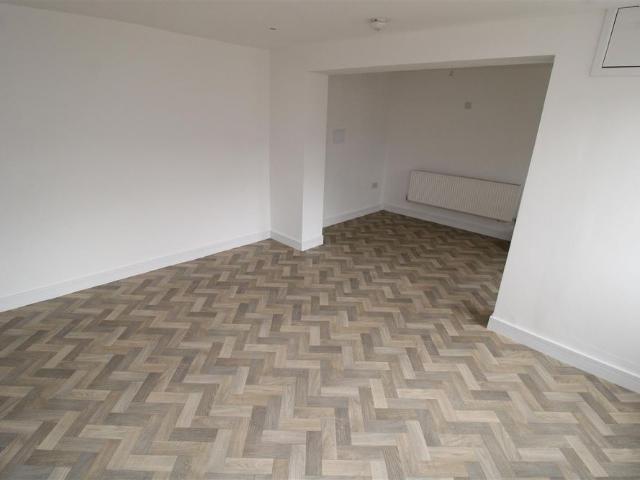 House Terraced For Rent Wind Street, Ferndale