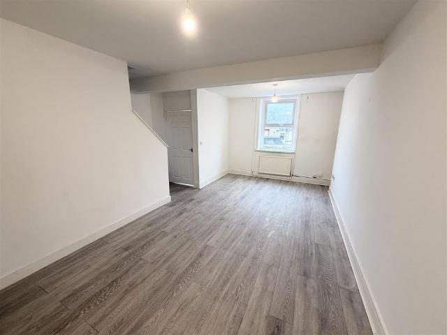 House Terraced For Rent Castle Street, Treorchy