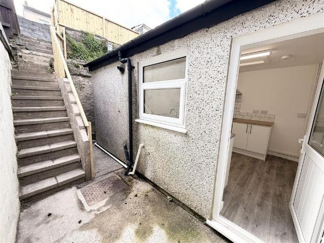 House Terraced For Rent Duffryn Street, Ferndale
