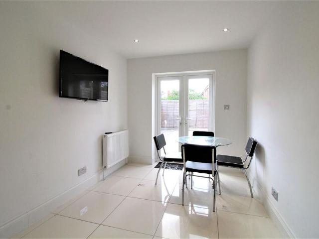 House Terraced For Rent Fawcett Road, Southsea