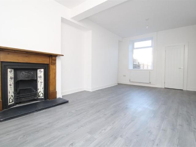 House Terraced For Rent Oak Street, Ferndale
