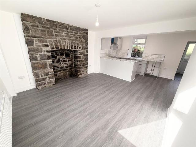 House Terraced For Rent Park Road, Treorchy