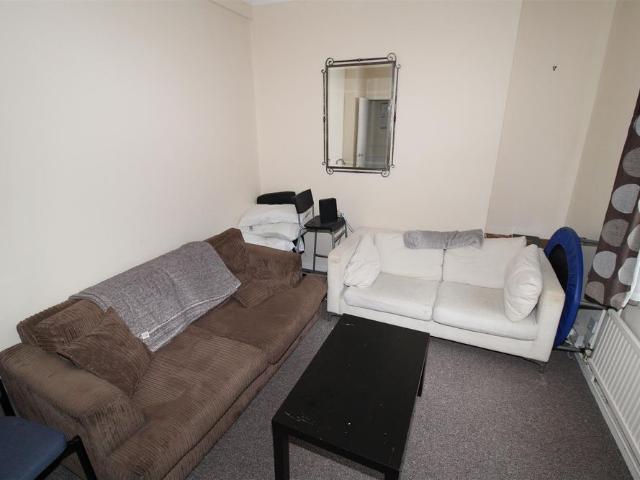 House Terraced For Rent Queen Street, Pontypridd