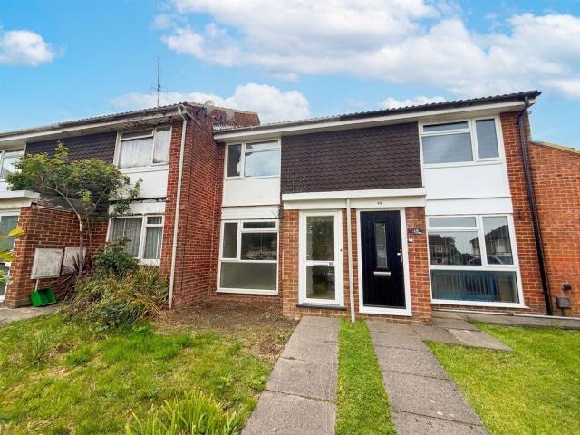 House to let in Sycamore Avenue, Horsham, RH12 RH12 4TT | Courtney Green