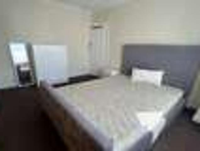 House to Rent: Burnham Gardens, UB3