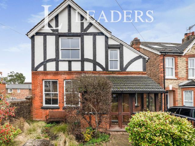 House to rent in Nutfield Road, Merstham, Redhill, RH1 | Leaders