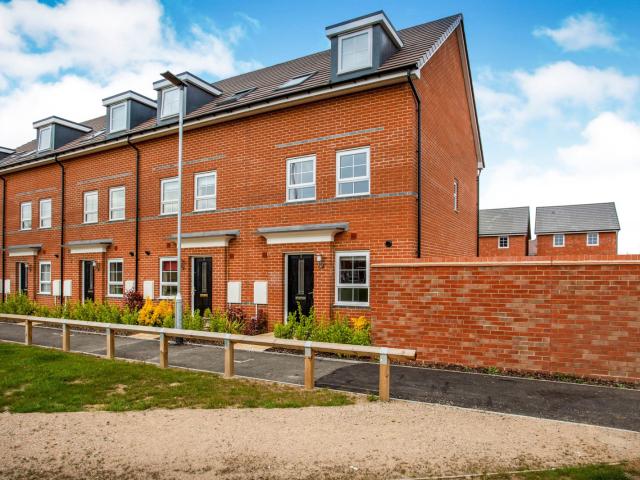 House to rent in Academy Terrace, Walton Hall Drive, Felixstowe, IP11 | Leaders