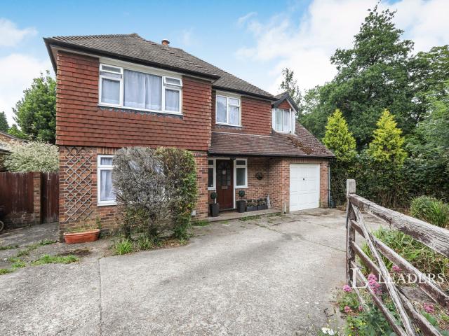 House to rent in Blackwell Road, East Grinstead, RH19 | Leaders