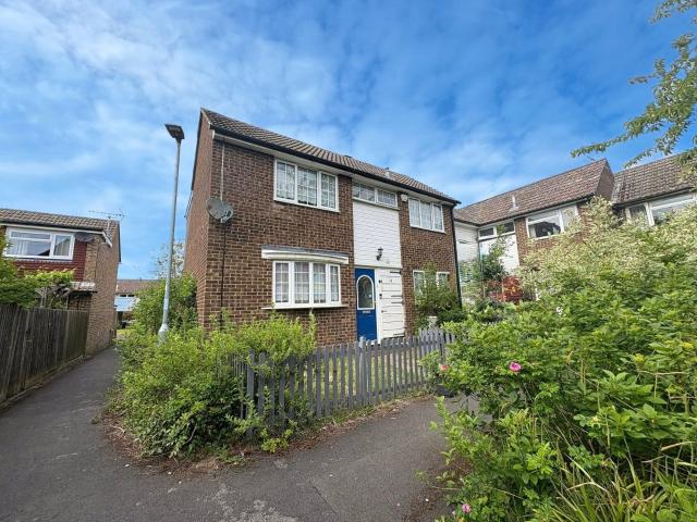 House to Rent in Bracknell Vandyke BRL250203