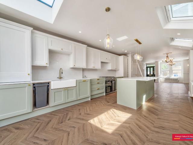 house to rent in Brunswick Crescent, London, N11