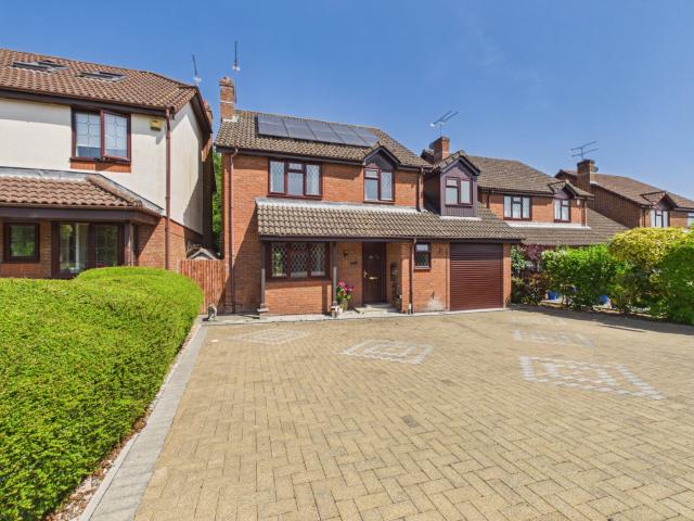 House to Rent in Camberley Calshot Way JSF260147