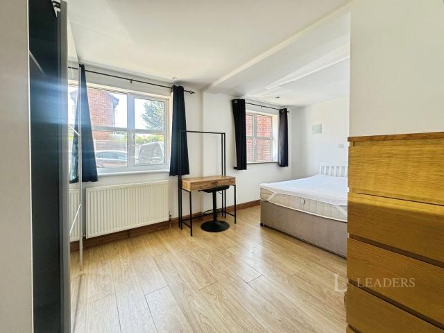House to rent in Carsons Drive, Great Cornard, Sudbury, Suffolk, CO10 | Leaders