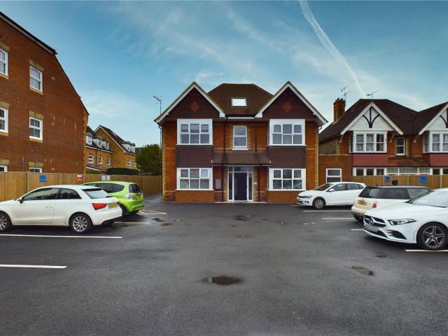 house to rent in Church Road, Horley