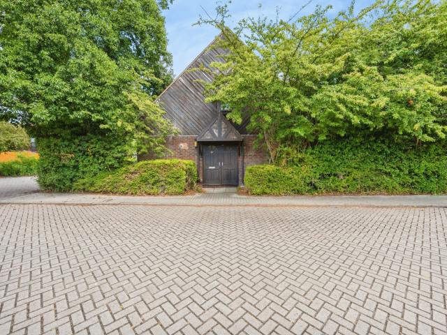 House to rent in Coleshill Place, Bradwell Common, Milton Keynes, Buckinghamshire, MK13 | Leaders
