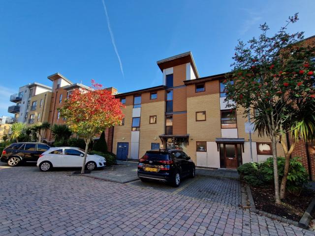 house to rent in Commonwealth Drive, Three Bridges