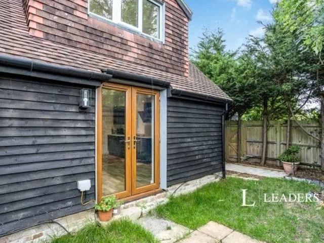 House to rent in Dairy Barn, Bognor Road, Broadbridge Heath, Horsham, RH12 | Leaders