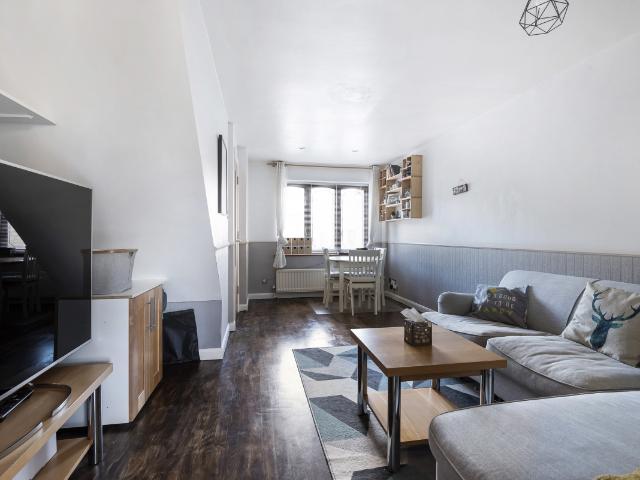 house to rent in Deck Close, London, SE16