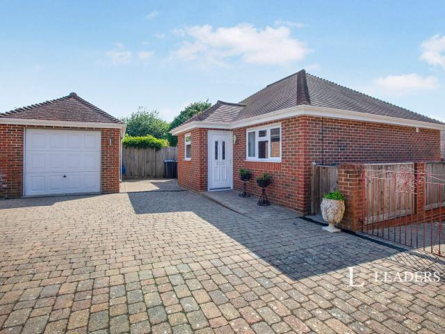 House to rent in Dorset Mews, Off Dorset Avenue, East Grinstead, RH19 | Leaders