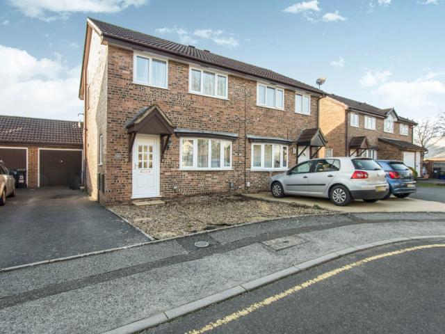 House to rent in Evesham Close, Bournemouth, BH7 | Leaders
