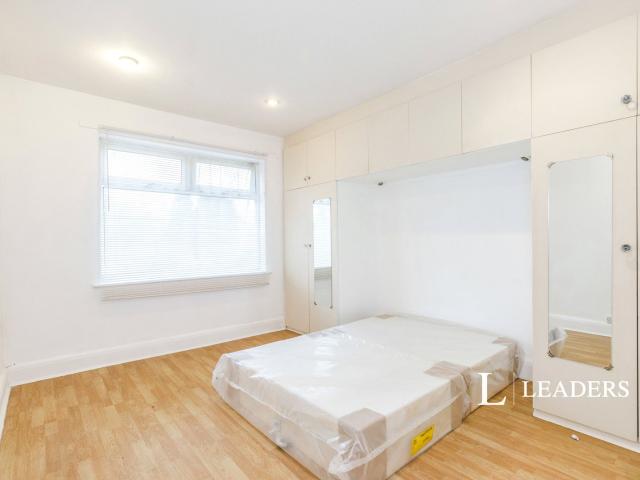 House to rent in Elgar Avenue, Surbiton, KT5 | Leaders