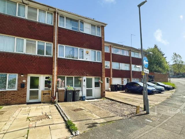 House to rent in Falconers Road, Luton, Bedfordshire, LU2 | Leaders