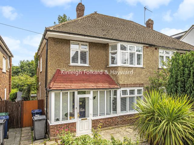 house to rent in Friary Close, London, N12
