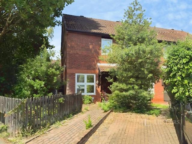 House to rent in Hawthorne Place, Epsom, Surrey, KT17 | Leaders