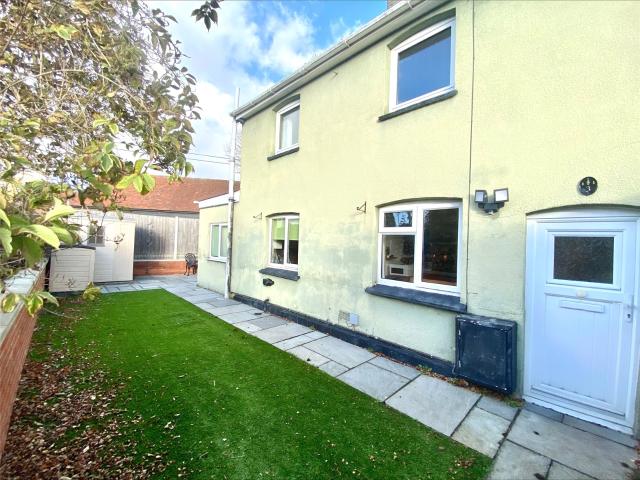 House to rent in Head Lane, Great Cornard, Sudbury, Suffolk, CO10 | Leaders