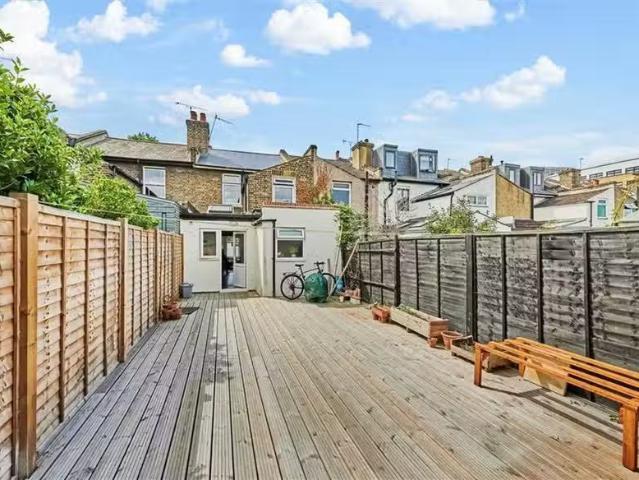 House to rent in Hedgley Street, London, SE12 Ref 230320