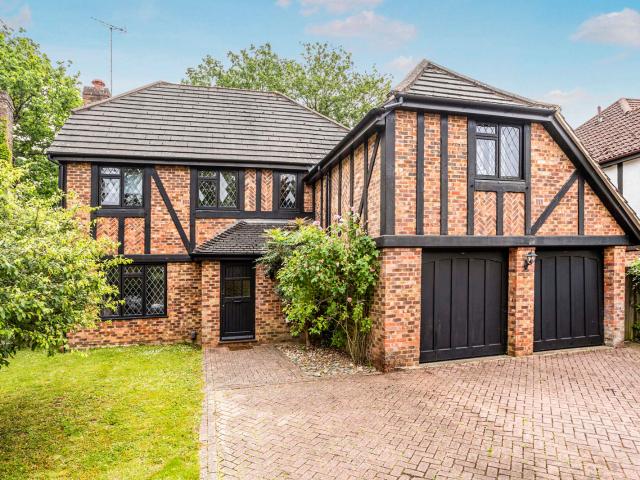 House to rent in Hedingham Close, Horley, Surrey, RH6 | Leaders