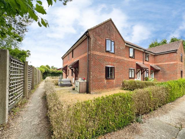 House to rent in Lyss Court, Station Road, Liss, Hampshire, GU33 | Leaders