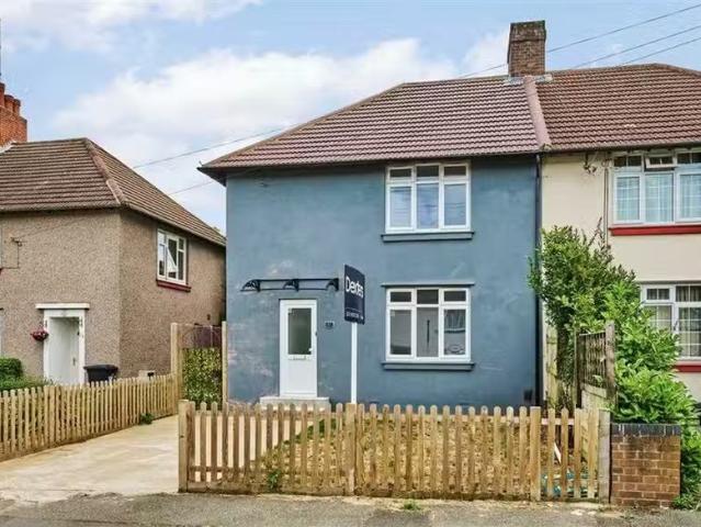 House to rent in Leafy Oak Road, London, SE12 Ref 230846