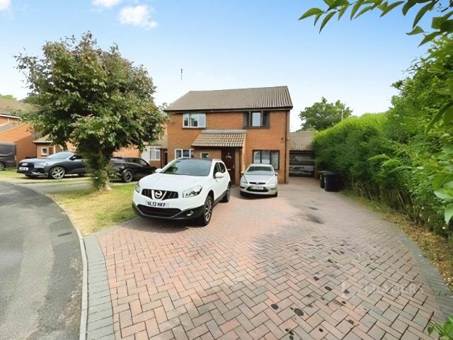 House to rent in Leygreen Close, Luton, Bedfordshire, LU2 | Leaders