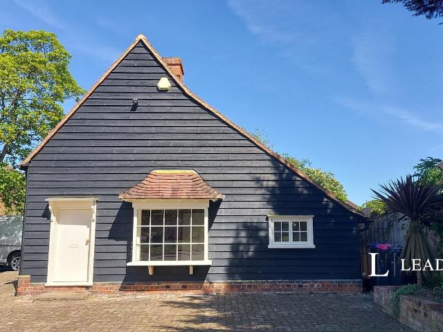 House to rent in Parsons Corner, North Shoebury Road, Shoeburyness, Southend on Sea, SS3 | Leaders