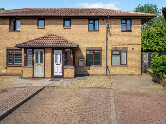House to rent in Pomander Crescent, Walnut Tree, Milton Keynes, Buckinghamshire, MK7 | Leaders
