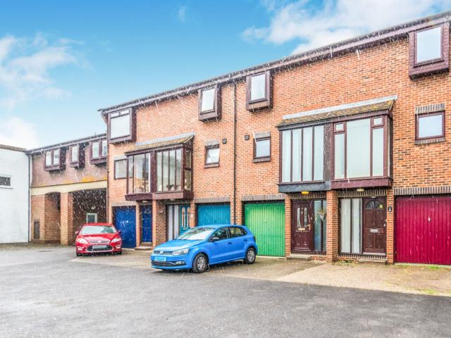 House to rent in Rampart Row, Gosport, PO12 | Leaders