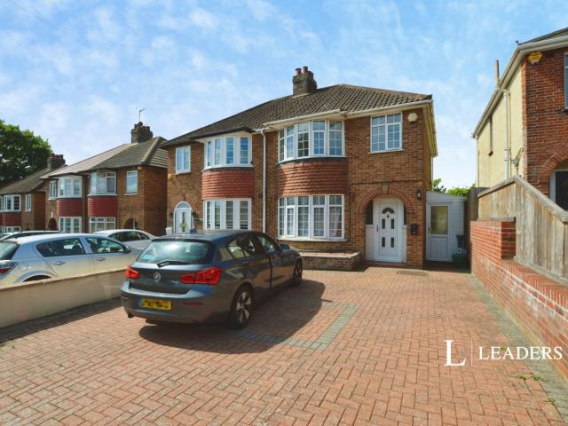 House to rent in St. Andrews Avenue, Colchester, Essex, CO4 | Leaders