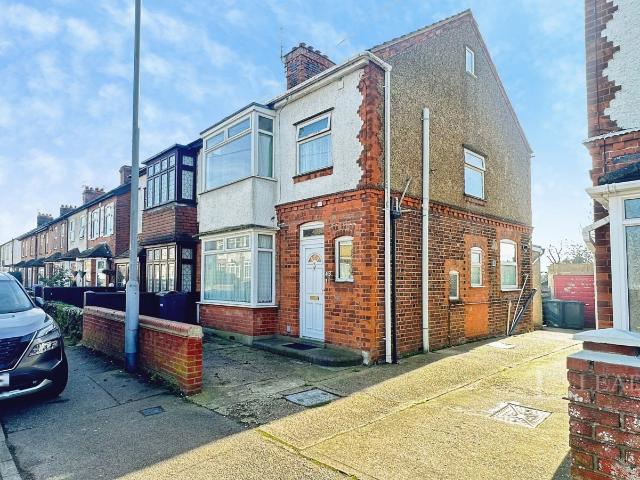 House to rent in Stockingstone Road, Luton, Bedfordshire, LU2 | Leaders