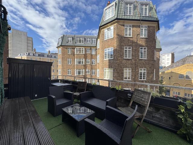 House to rent in Stourcliffe Street, London